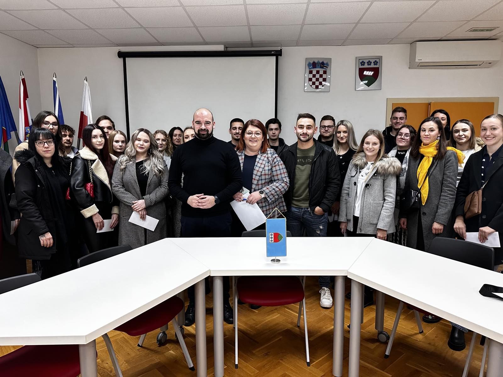 Studenti primili božićnice u vrijednosti 1250 kuna | Općina Goričan